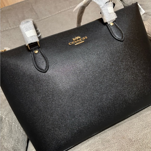 Coach | Bags | Coach Black Structured Leather Tote With Gold Accents ...